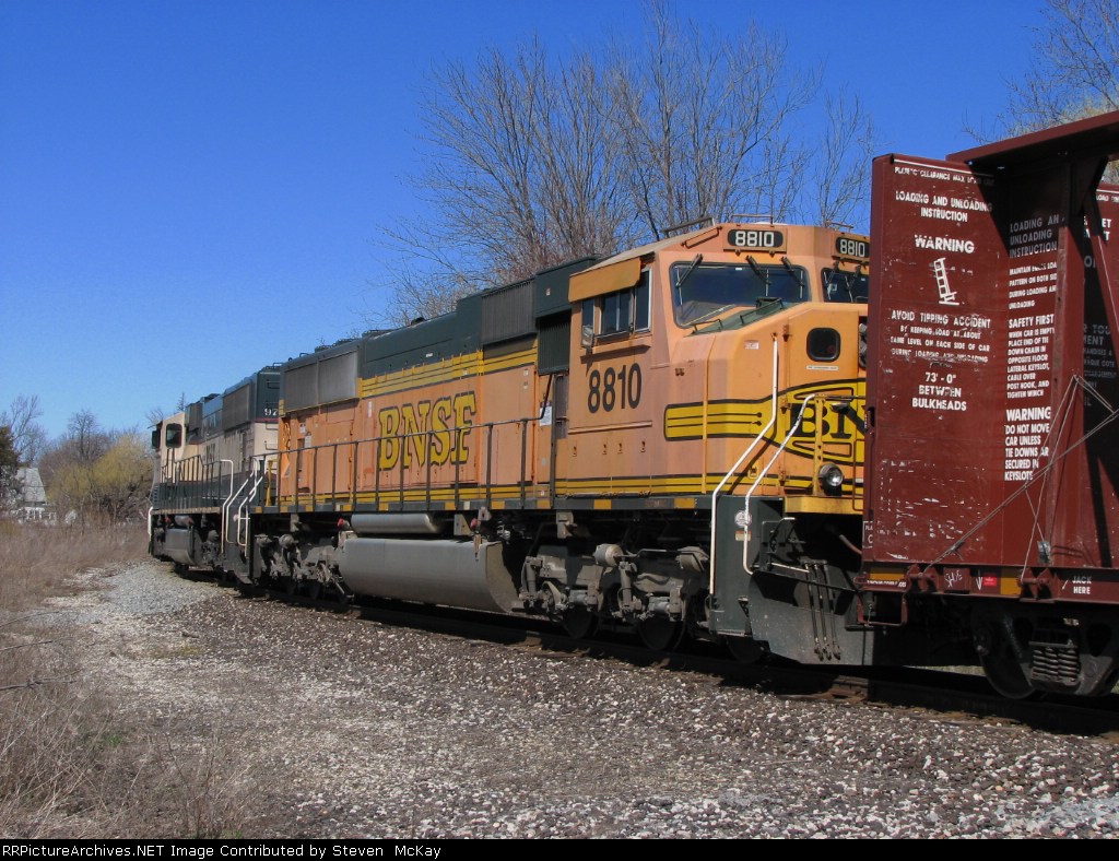 BNSF 8810